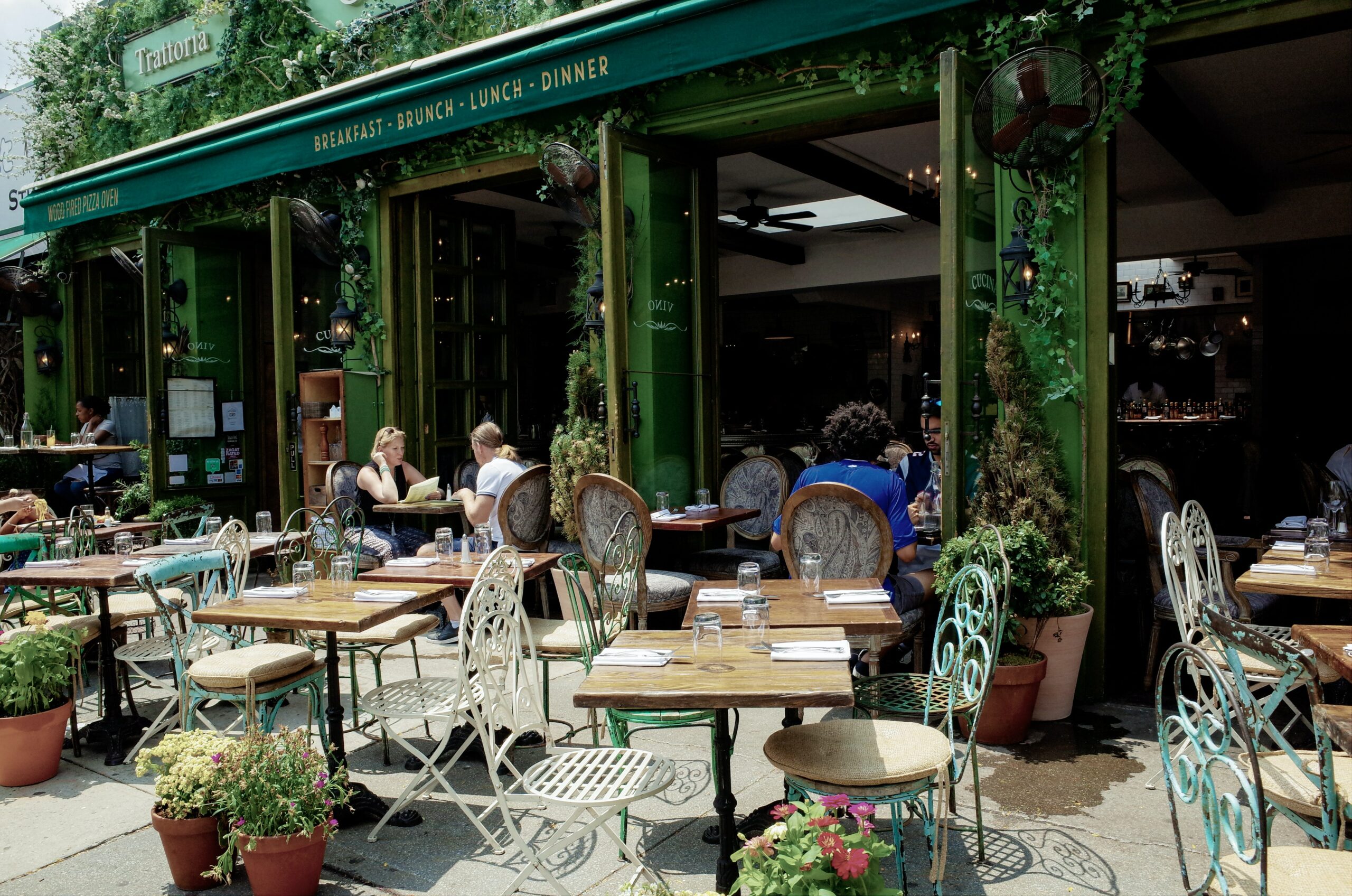 Restaurant Patio Season: Essential Do’s and Don’ts