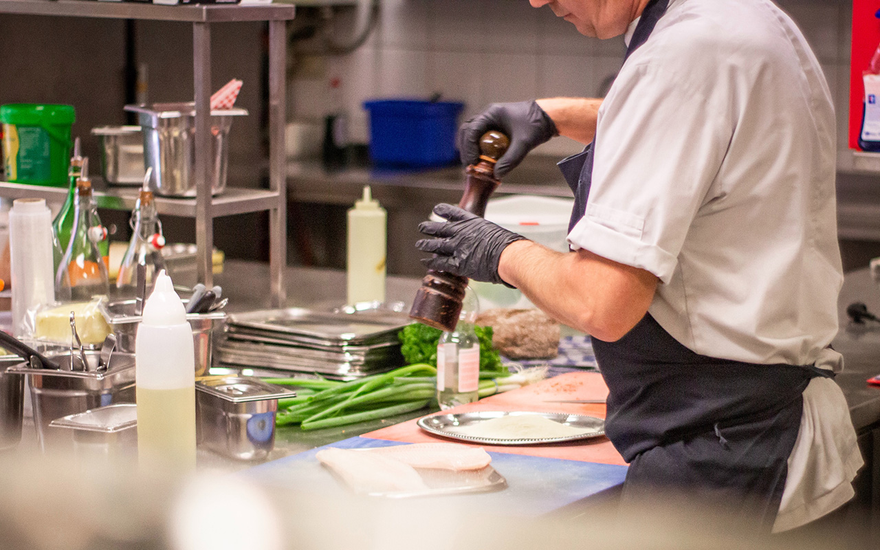How to Hire Cooks: Expert Tips for Restaurant Staffing